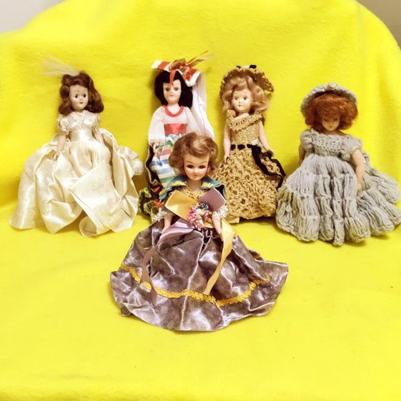 International | Toys | Five Vintage International Dolls Of The World ...